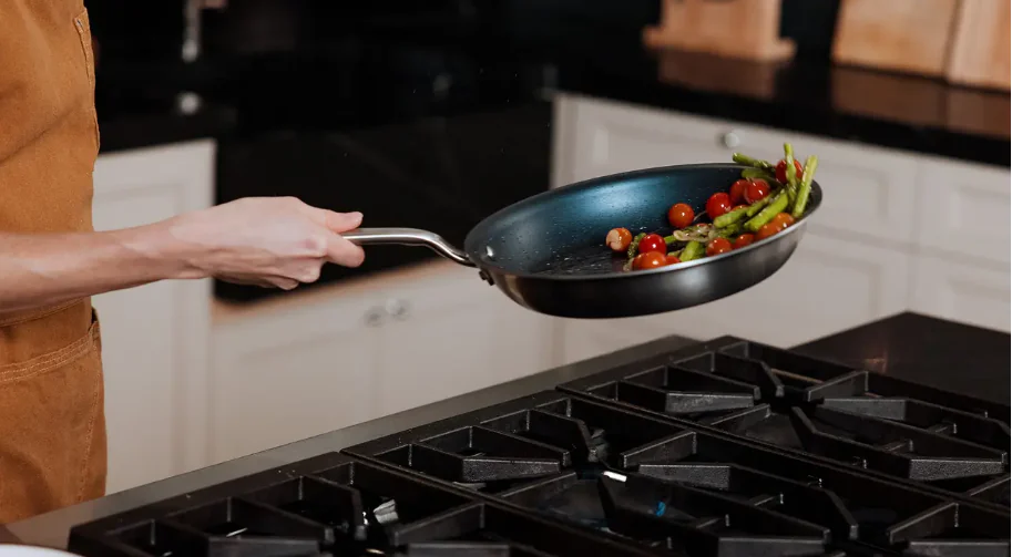 What Is a Frying Pan? Key Features, Uses & Tips